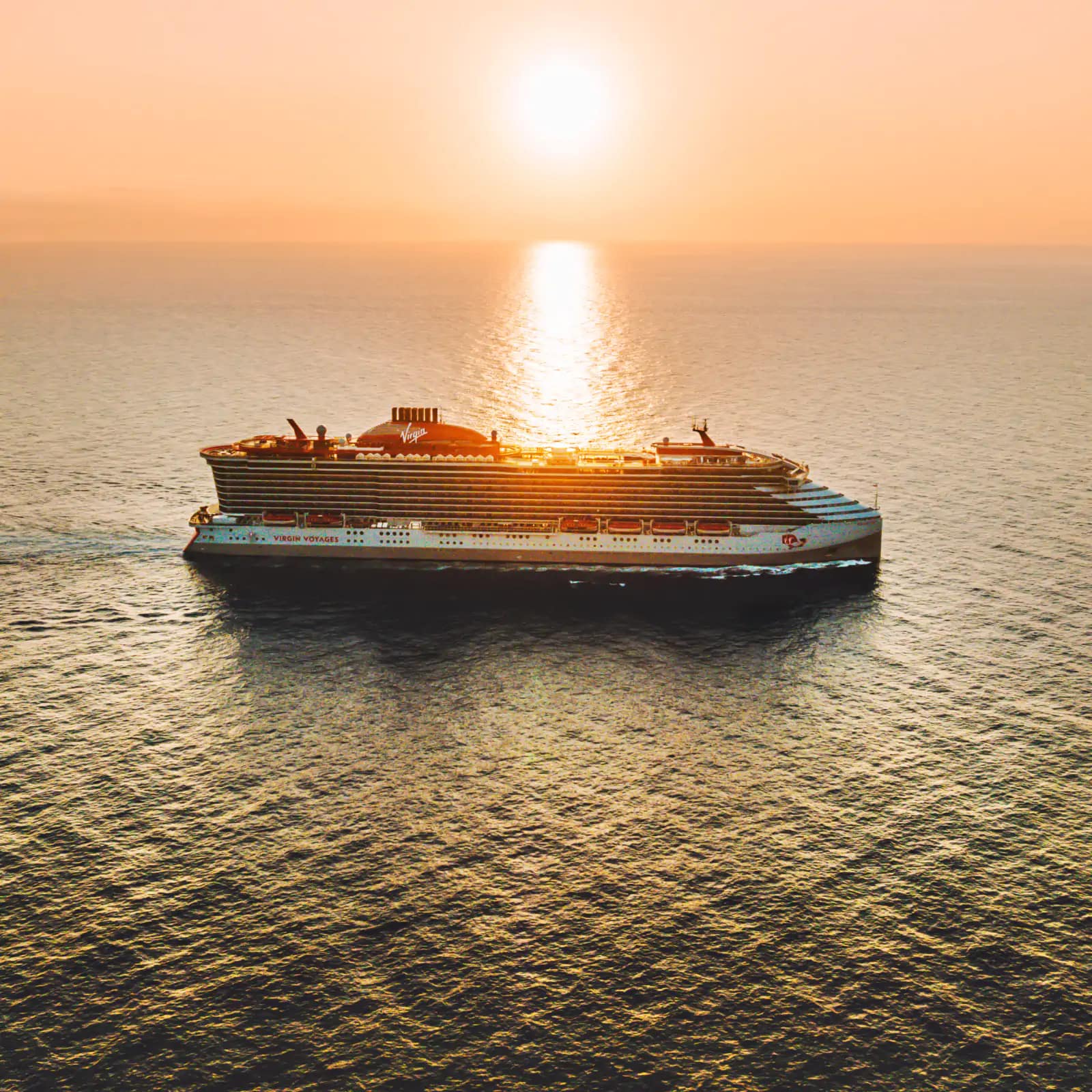 Cruise News - Live on a Cruise Ship for a Year!